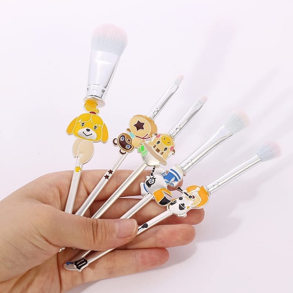 Hot Topic | Makeup | New Animal Crossing Set Of 5 Makeup Brushes ...